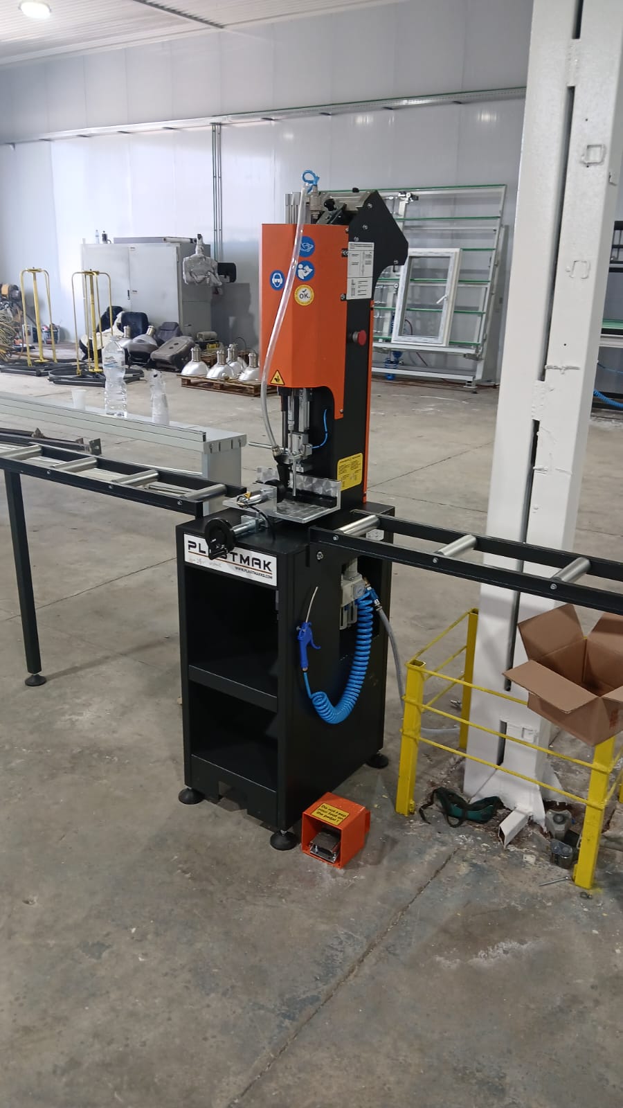 PLASTMAK – SCREWDRIVER MACHINE – SCREWDRIVER MACHINE – LET WeB SMEs